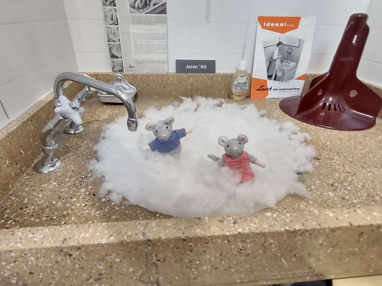 Muizenplaag in museum - Museum van de Twintigste Eeuw